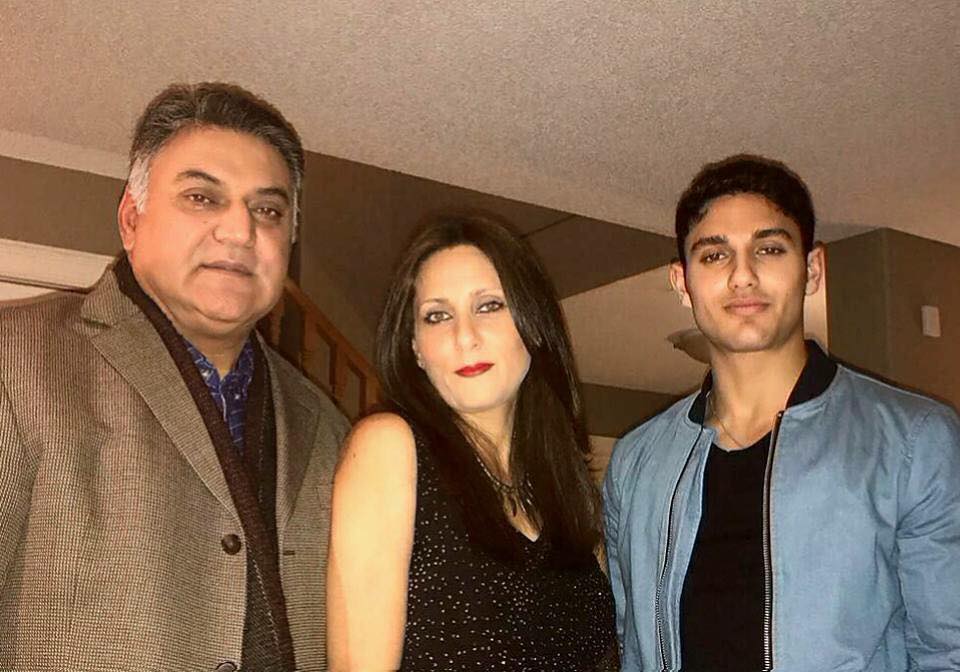 Asif Raza Mir With His Family - Arts & Entertainment Images & Photos Asif Raza Mir With His Family - Arts & Entertainment Images & Photos