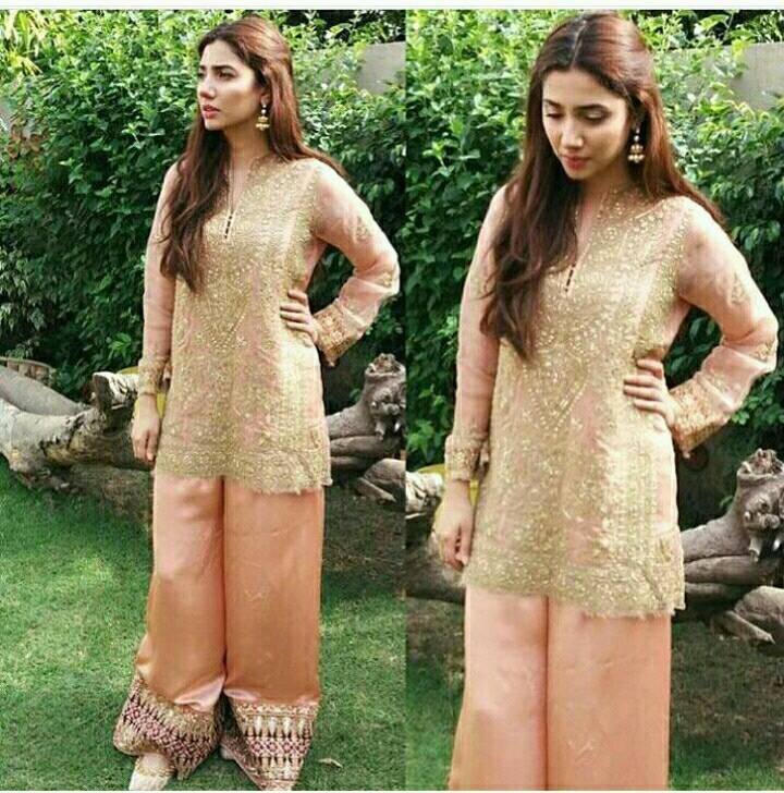 Ayeza Khan With Her Daughter Hoorain Arts And Entertainment Images And Photos